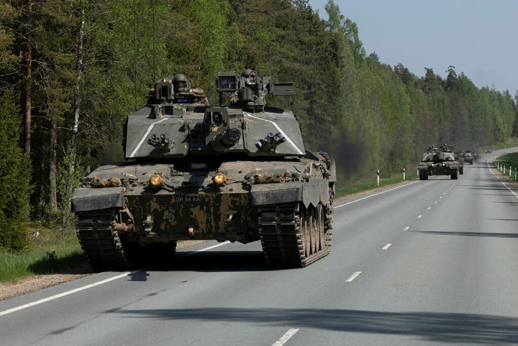 British battle tanks on the Russian border